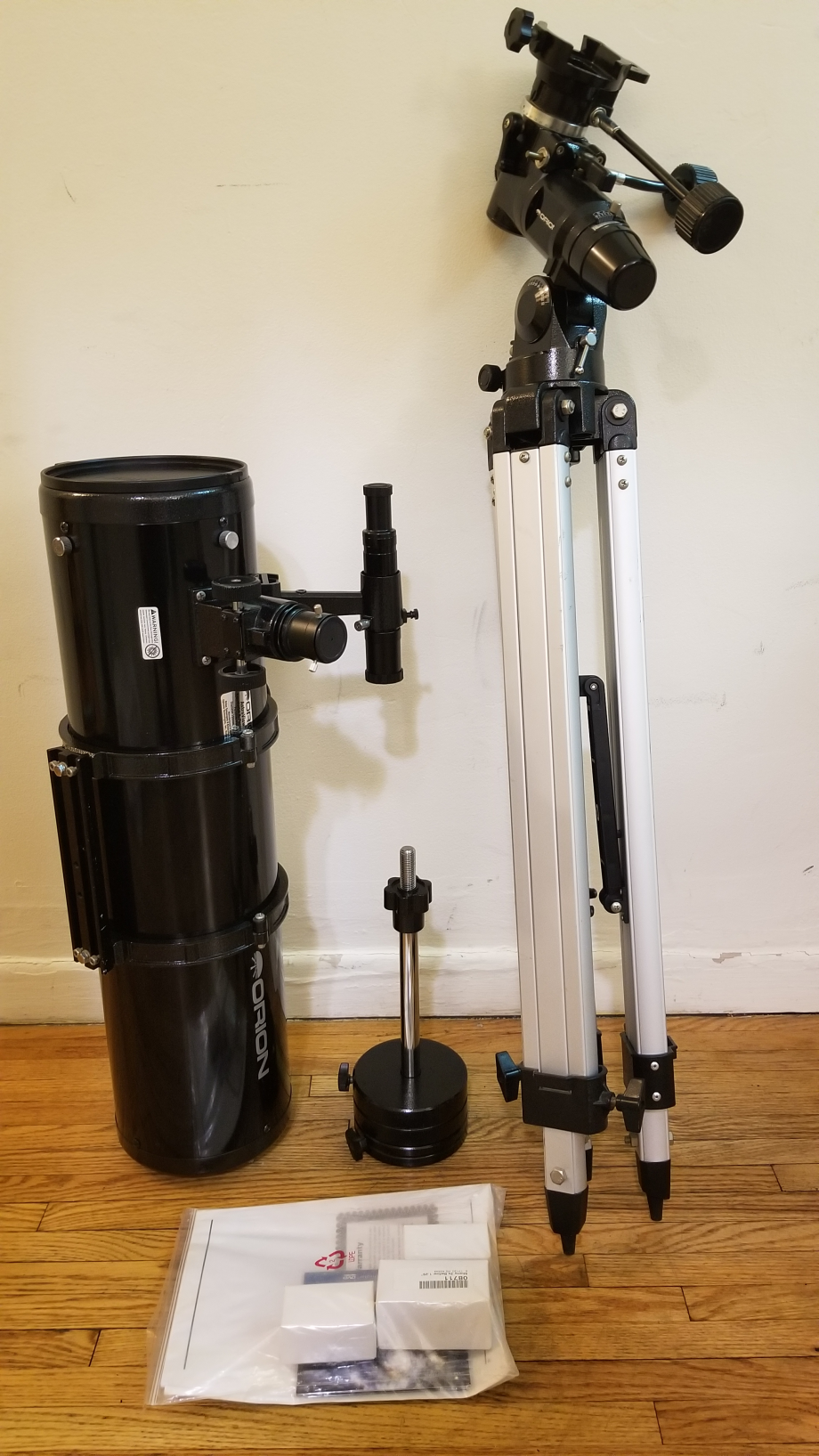 천체망원경 Orion 9827 AstroView 6 Equatorial Reflector