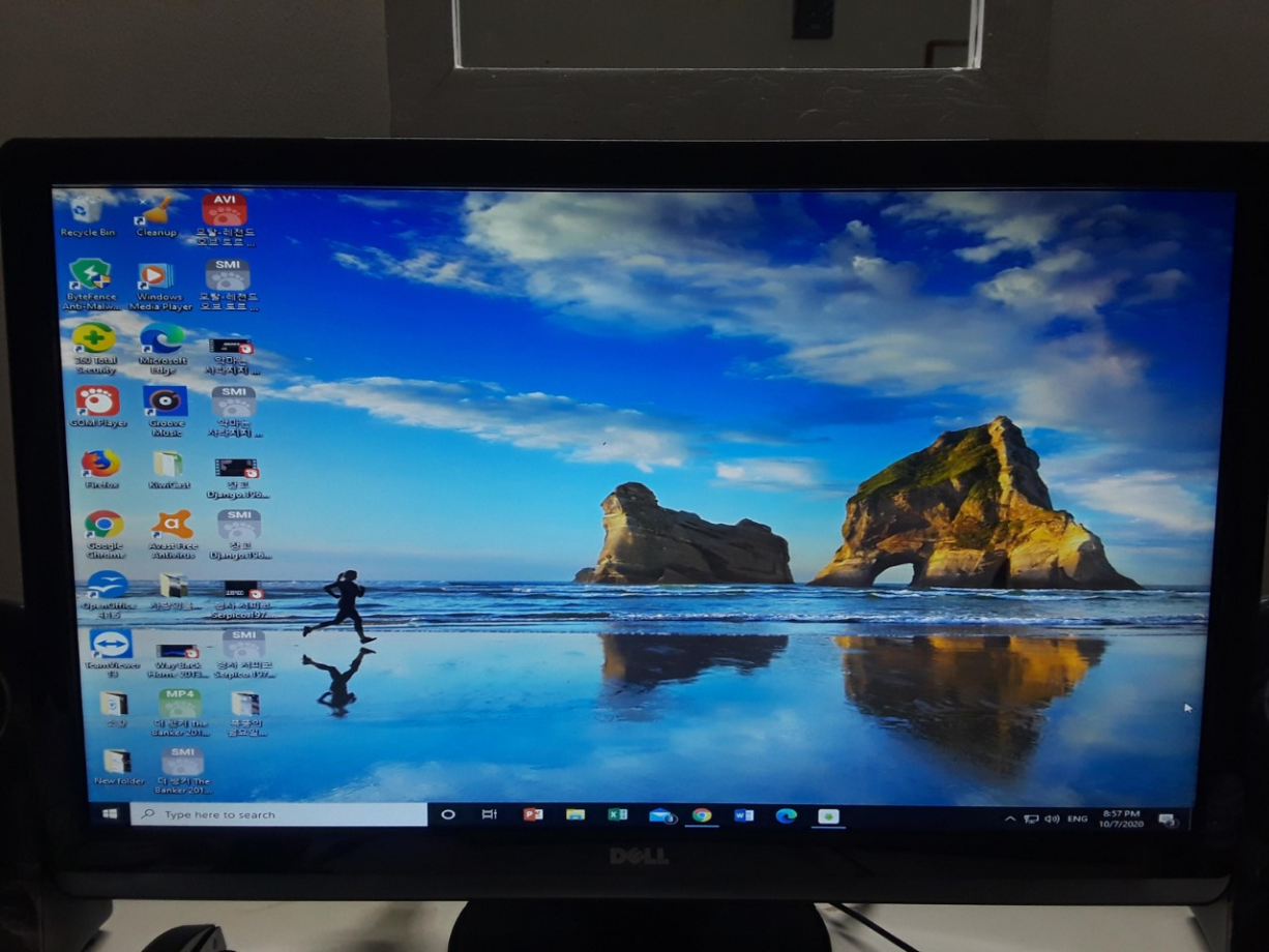 Dell ST2421L 24-Inch FHD 1080P 16:9 Screen LED-lit