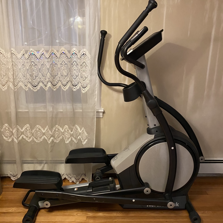 운동기구 elliptical machine