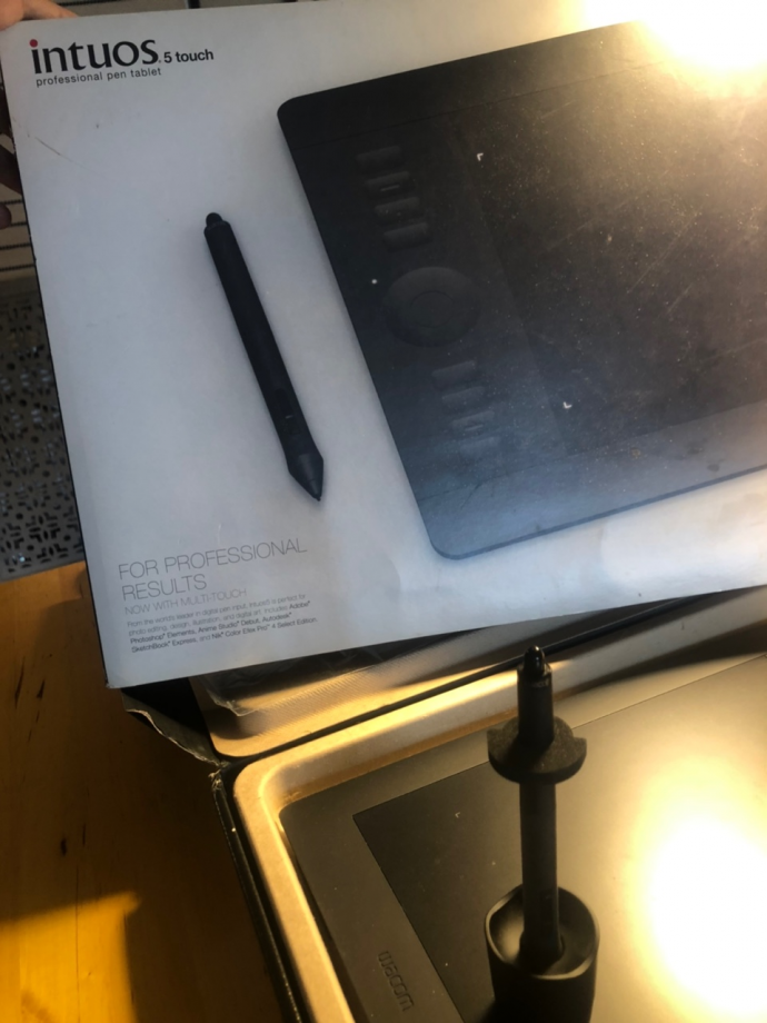 Wacom Intuos 5 touch Medium Tablet Model PTH-650