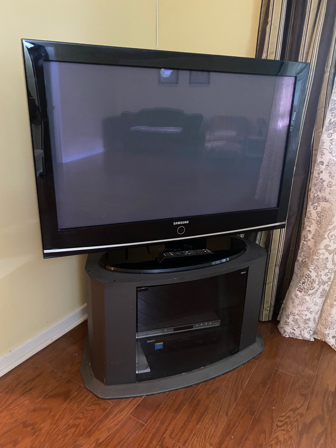 Samsung TV + Remote+ Stand